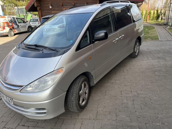 Grey Toyota Previa 2003 in Siauliai, with an engine capacity of 2.00 L and mileage of 299 thousand km for 1800 €, photo 1 on AUTOMOTO.COM.LV