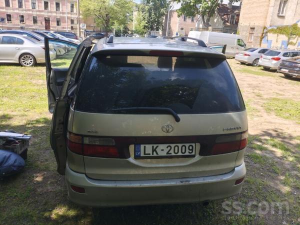Pelēks Toyota Previa 2003 Rīga, ar dzinēja tilpumu 2.00 L un nobraukumu 388 tūkst. km par 1357 €, foto 3 vietnē AUTOMOTO.COM.LV
