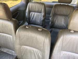 Grey Toyota Previa 2003 in Riga, with an engine capacity of 2.00 L and mileage of 388 thousand km for 1357 €, photo 5 on AUTOMOTO.COM.LV