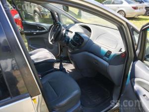Grey Toyota Previa 2003 in Riga, with an engine capacity of 2.00 L and mileage of 388 thousand km for 1357 €, photo 8 on AUTOMOTO.COM.LV