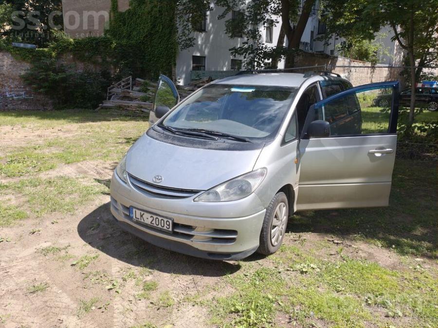 Grey Toyota Previa 2003 in Riga, with an engine capacity of 2.00 L and mileage of 388 thousand km for 1357 €, photo 10 on AUTOMOTO.COM.LV