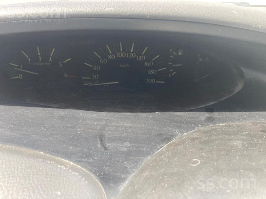 Grey Toyota Previa 2003 in Riga, with an engine capacity of 2.00 L and mileage of 0 thousand km for 920 €, photo 7 on AUTOMOTO.COM.LV