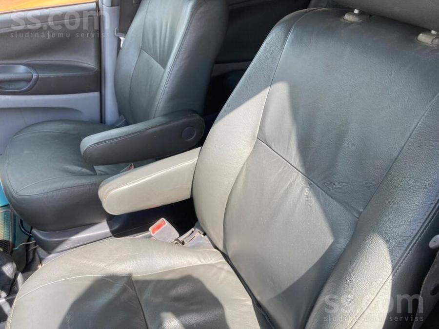 Grey Toyota Previa 2003 in Riga, with an engine capacity of 2.00 L and mileage of 0 thousand km for 920 €, photo 10 on AUTOMOTO.COM.LV