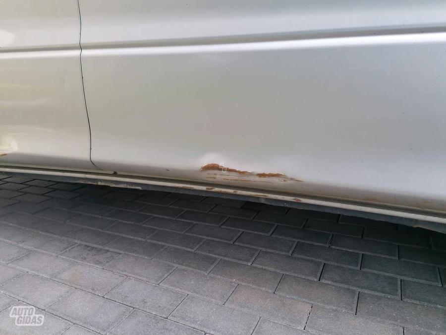 Pelēks Toyota Previa 2003 Viļņa, ar dzinēja tilpumu 2.00 L un nobraukumu 317 tūkst. km par 950 €, foto 8 vietnē AUTOMOTO.COM.LV