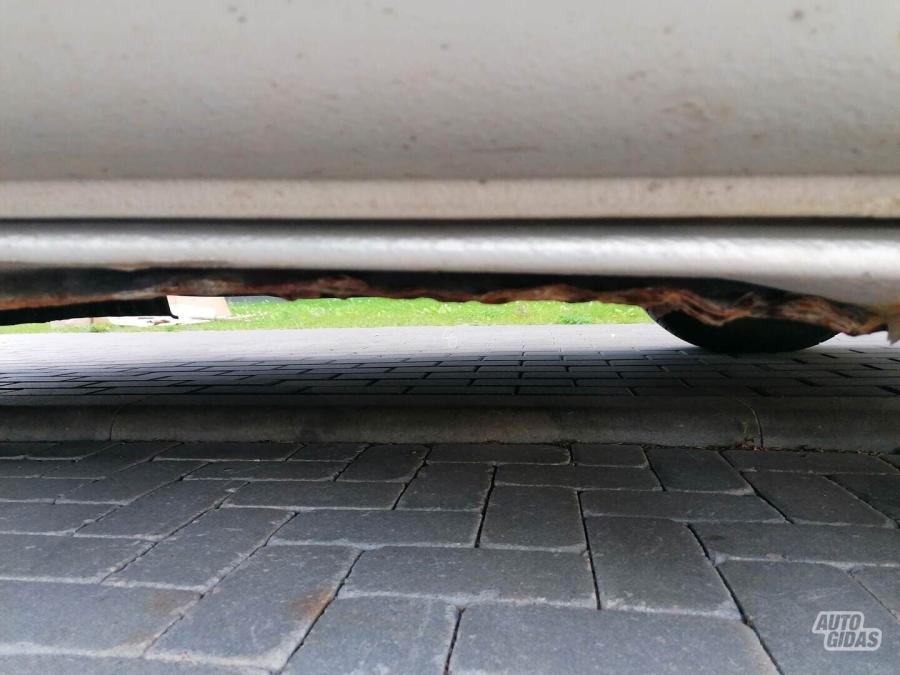 Pelēks Toyota Previa 2003 Viļņa, ar dzinēja tilpumu 2.00 L un nobraukumu 317 tūkst. km par 950 €, foto 13 vietnē AUTOMOTO.COM.LV