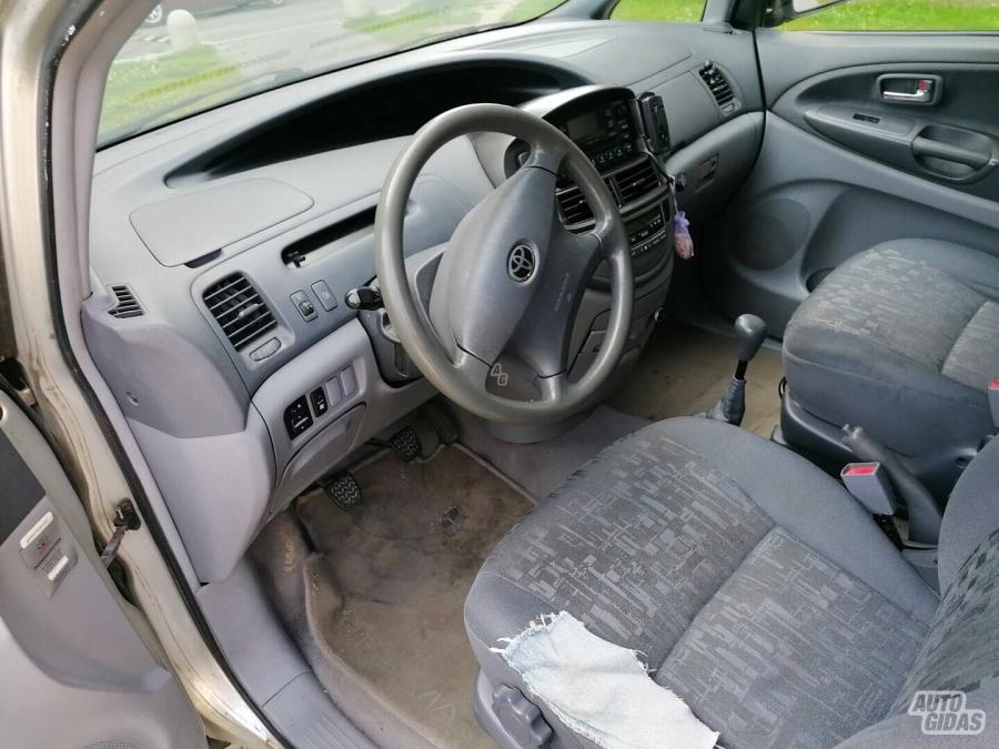 Pelēks Toyota Previa 2003 Viļņa, ar dzinēja tilpumu 2.00 L un nobraukumu 317 tūkst. km par 950 €, foto 14 vietnē AUTOMOTO.COM.LV