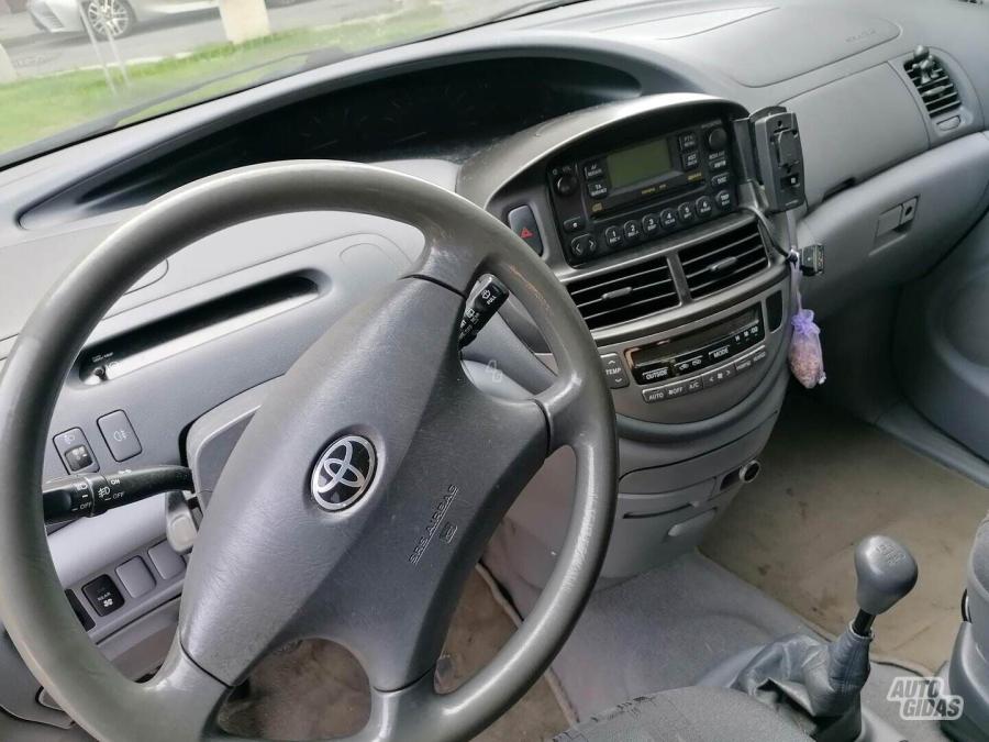 Pelēks Toyota Previa 2003 Viļņa, ar dzinēja tilpumu 2.00 L un nobraukumu 317 tūkst. km par 950 €, foto 15 vietnē AUTOMOTO.COM.LV