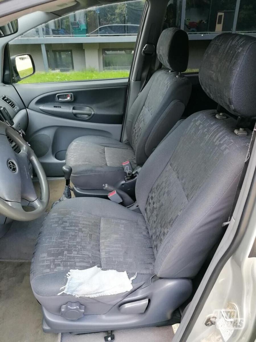 Pelēks Toyota Previa 2003 Viļņa, ar dzinēja tilpumu 2.00 L un nobraukumu 317 tūkst. km par 950 €, foto 16 vietnē AUTOMOTO.COM.LV
