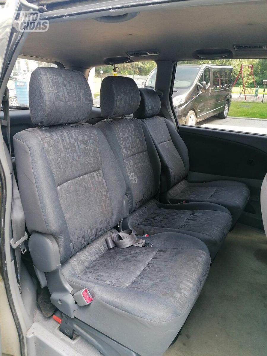 Pelēks Toyota Previa 2003 Viļņa, ar dzinēja tilpumu 2.00 L un nobraukumu 317 tūkst. km par 950 €, foto 20 vietnē AUTOMOTO.COM.LV