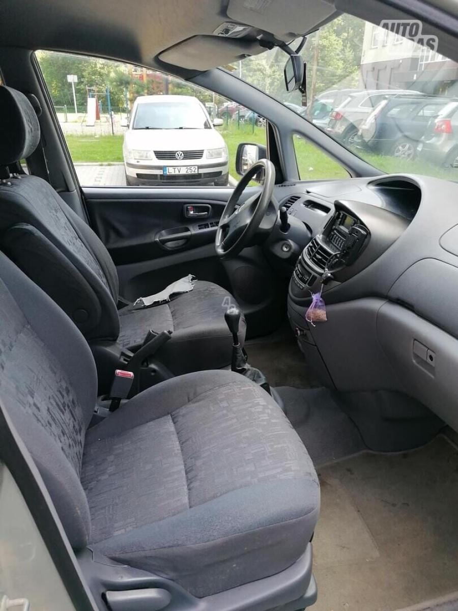 Pelēks Toyota Previa 2003 Viļņa, ar dzinēja tilpumu 2.00 L un nobraukumu 317 tūkst. km par 950 €, foto 21 vietnē AUTOMOTO.COM.LV