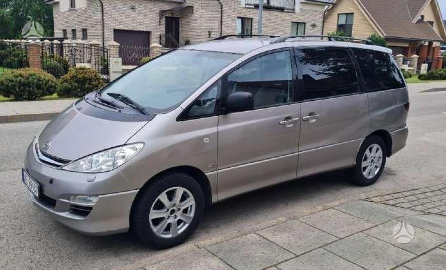 Pelēks Toyota Previa 2004 Klaipėda, ar dzinēja tilpumu 2.00 L un nobraukumu 299 tūkst. km par 1990 €, foto 1 vietnē AUTOMOTO.COM.LV