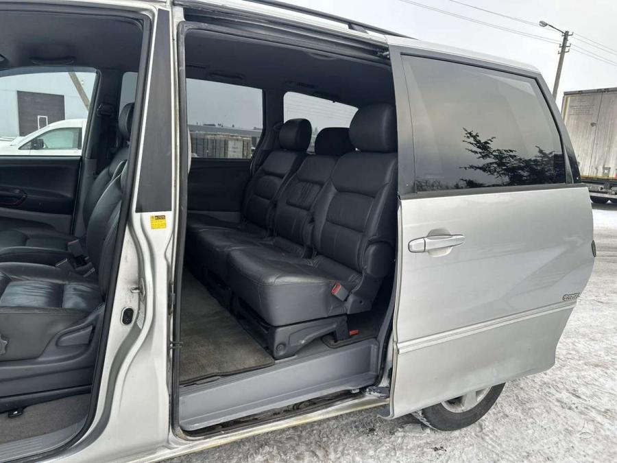 Grey Toyota Previa 2004 in Marijampole, with an engine capacity of 2.00 L and mileage of 270 thousand km for 2599 €, photo 13 on AUTOMOTO.COM.LV