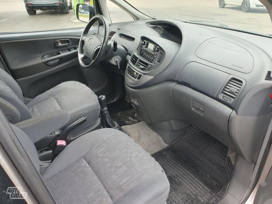 Grey Toyota Previa 2004 in Kaunas, with an engine capacity of 2.00 L and mileage of 400 thousand km for 1450 €, photo 7 on AUTOMOTO.COM.LV