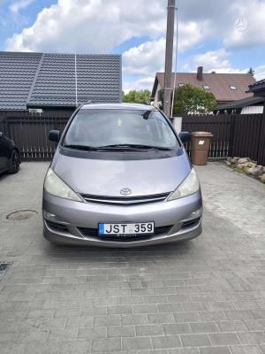 Pelēks Toyota Previa 2004 Viļņa, ar dzinēja tilpumu 2.00 L un nobraukumu 221 tūkst. km par 3200 €, foto  vietnē AUTOMOTO.COM.LV