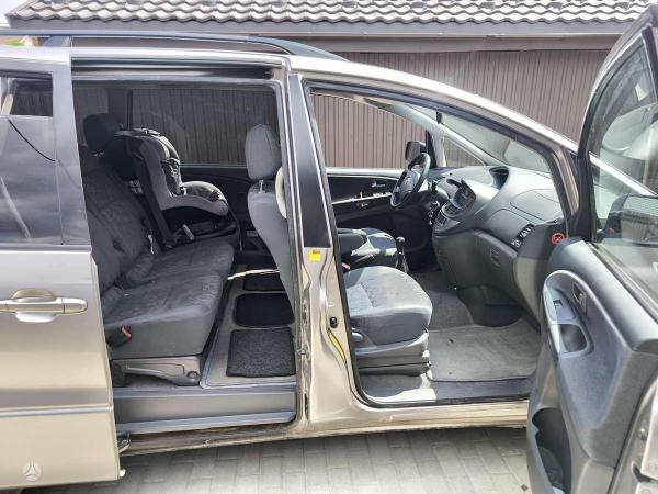 Pelēks Toyota Previa 2004 Viļņa, ar dzinēja tilpumu 2.00 L un nobraukumu 221 tūkst. km par 3200 €, foto 10 vietnē AUTOMOTO.COM.LV