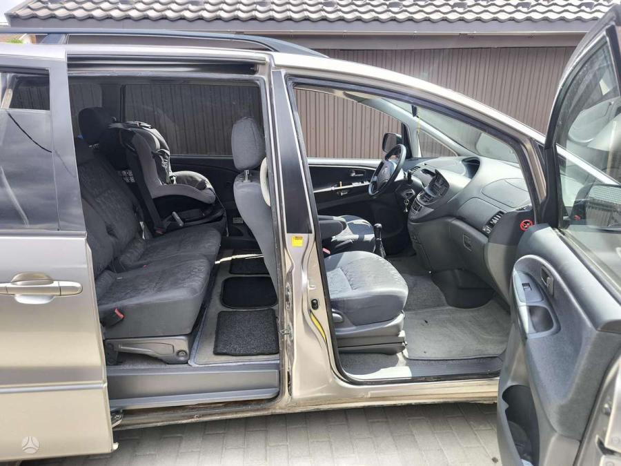 Pelēks Toyota Previa 2004 Viļņa, ar dzinēja tilpumu 2.00 L un nobraukumu 221 tūkst. km par 3200 €, foto 11 vietnē AUTOMOTO.COM.LV