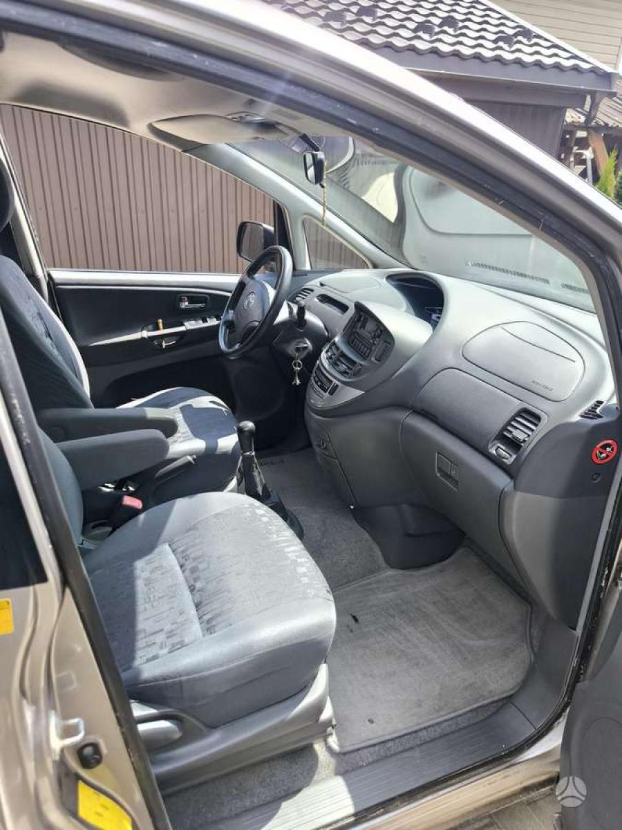 Pelēks Toyota Previa 2004 Viļņa, ar dzinēja tilpumu 2.00 L un nobraukumu 221 tūkst. km par 3200 €, foto 12 vietnē AUTOMOTO.COM.LV