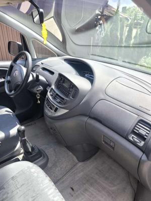 Pelēks Toyota Previa 2004 Viļņa, ar dzinēja tilpumu 2.00 L un nobraukumu 221 tūkst. km par 3200 €, foto 13 vietnē AUTOMOTO.COM.LV