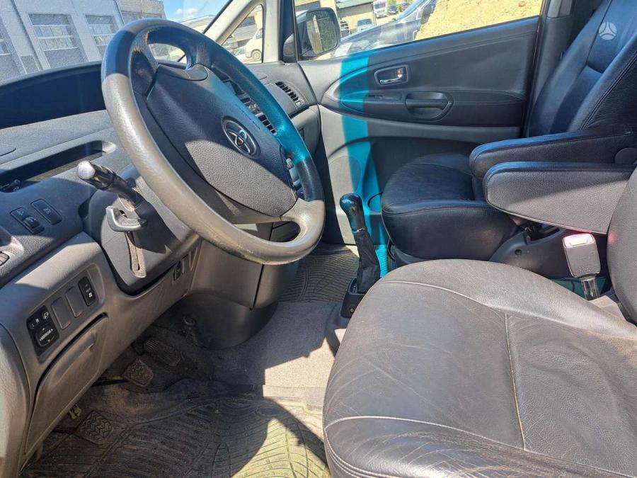 Grey Toyota Previa 2004 in Vilnius, with an engine capacity of 2.00 L and mileage of 400 thousand km for 650 €, photo 3 on AUTOMOTO.COM.LV