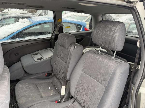 Pelēks Toyota Previa 2005 Kauņa, ar dzinēja tilpumu 2.36 L un nobraukumu 351 tūkst. km par 1650 €, foto 6 vietnē AUTOMOTO.COM.LV