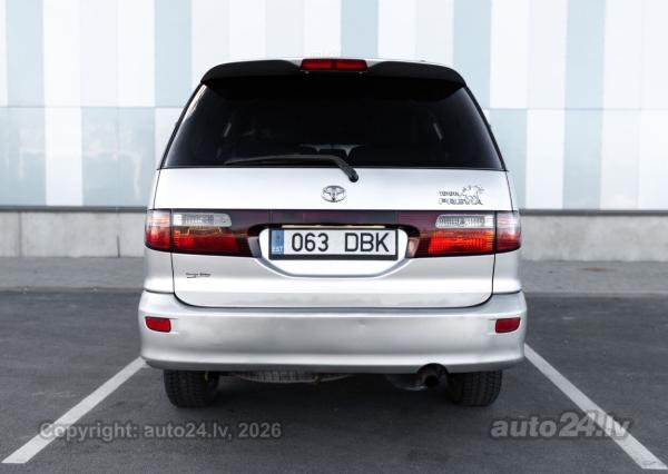 Pelēks Toyota Previa 2001 Tallina, ar dzinēja tilpumu 2.00 L un nobraukumu 262 tūkst. km par 2499 €, foto 5 vietnē AUTOMOTO.COM.LV