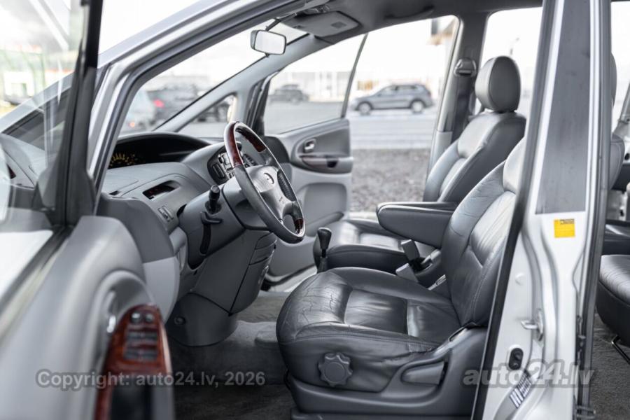 Grey Toyota Previa 2001 in Tallinn, with an engine capacity of 2.00 L and mileage of 262 thousand km for 2499 €, photo 9 on AUTOMOTO.COM.LV
