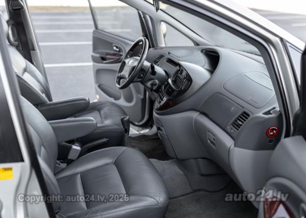Grey Toyota Previa 2001 in Tallinn, with an engine capacity of 2.00 L and mileage of 262 thousand km for 2499 €, photo 11 on AUTOMOTO.COM.LV