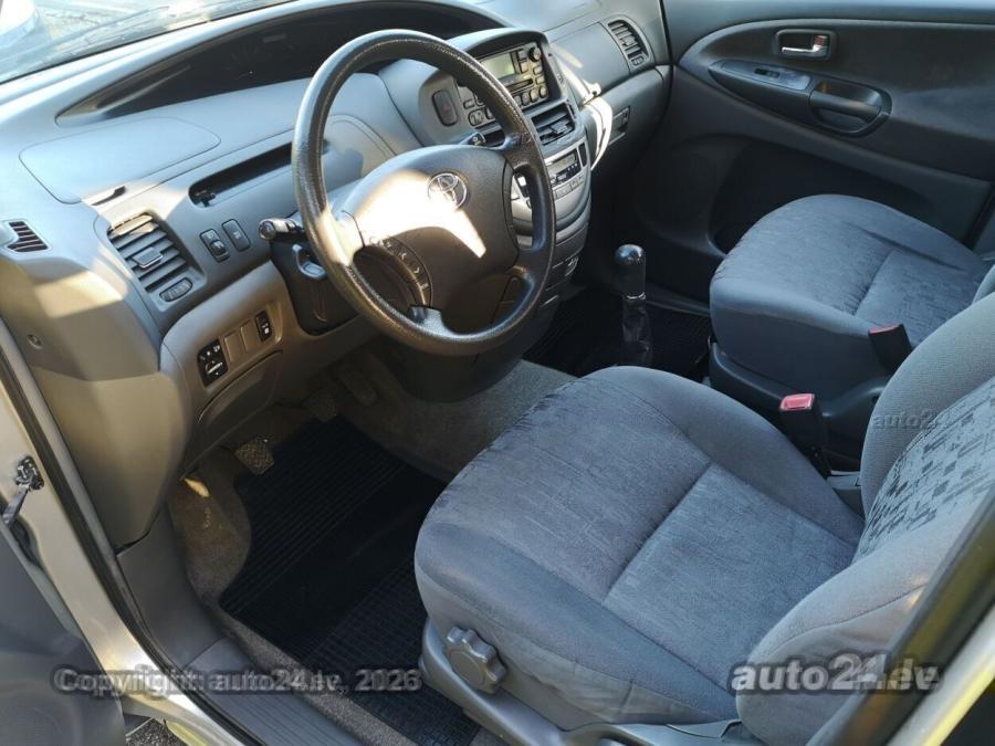 Pelēks Toyota Previa 2003 Tallina, ar dzinēja tilpumu 2.00 L un nobraukumu 264 tūkst. km par 2200 €, foto 8 vietnē AUTOMOTO.COM.LV