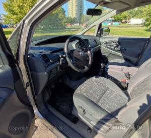 Grey Toyota Previa 2003 in Tallinn, with an engine capacity of 2.00 L and mileage of 264 thousand km for 2200 €, photo 9 on AUTOMOTO.COM.LV