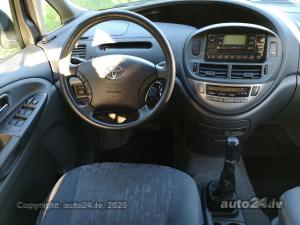 Grey Toyota Previa 2003 in Tallinn, with an engine capacity of 2.00 L and mileage of 264 thousand km for 2200 €, photo 12 on AUTOMOTO.COM.LV