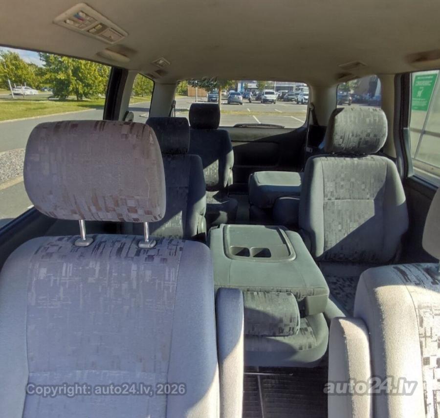Grey Toyota Previa 2003 in Tallinn, with an engine capacity of 2.00 L and mileage of 264 thousand km for 2200 €, photo 14 on AUTOMOTO.COM.LV