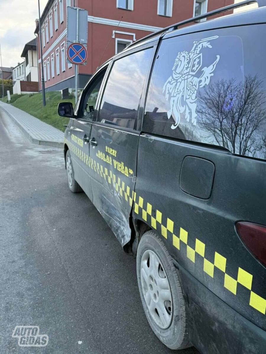 Toyota Previa 2001 Klaipėda, ar dzinēja tilpumu 2.40 L un nobraukumu 353 tūkst. km par 850 €, foto 4 vietnē AUTOMOTO.COM.LV