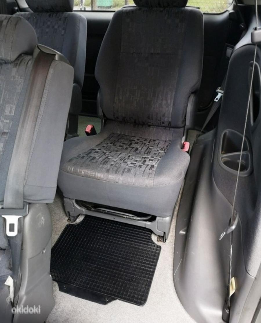 Toyota Previa 2003 in Tallinn, with an engine capacity of 2.00 L and mileage of 260 thousand km for 2300 €, photo 26 on AUTOMOTO.COM.LV