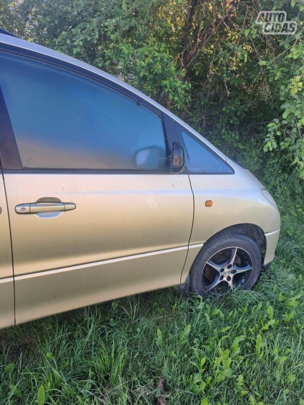 Toyota Previa 2002 in Akmene, with an engine capacity of 2.00 L and mileage of 260 thousand km for 600 €, photo 2 on AUTOMOTO.COM.LV
