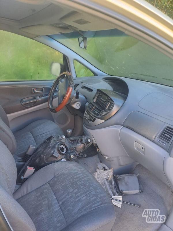 Toyota Previa 2002 in Akmene, with an engine capacity of 2.00 L and mileage of 260 thousand km for 600 €, photo 4 on AUTOMOTO.COM.LV