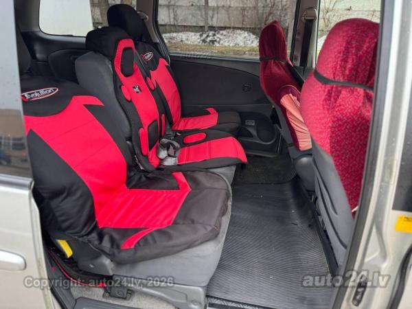Toyota Previa 2004 in Narva, with an engine capacity of 2.00 L and mileage of 272 thousand km for 990 €, photo 9 on AUTOMOTO.COM.LV