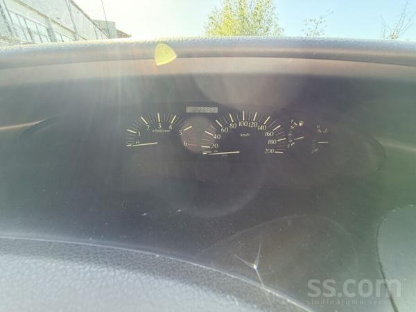 Dzeltens Toyota Previa 2005 Liepāja, ar dzinēja tilpumu 2.00 L un nobraukumu 237 tūkst. km par 1500 €, foto 10 vietnē AUTOMOTO.COM.LV