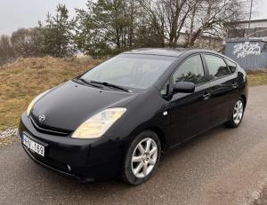Black Toyota Prius 2005 in Vilnius, with an engine capacity of 1.50 L and mileage of 360 thousand km for 3100 €, photo 4 on AUTOMOTO.COM.LV