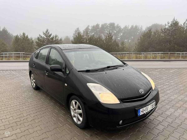 Melns Toyota Prius 2005 Viļņa, ar dzinēja tilpumu 1.50 L un nobraukumu 360 tūkst. km par 2600 €, foto 4 vietnē AUTOMOTO.COM.LV