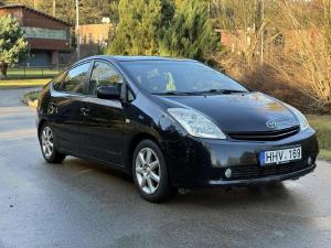 Black Toyota Prius 2005 in Vilnius, with an engine capacity of 1.50 L and mileage of 361 thousand km for 2850 €, photo 3 on AUTOMOTO.COM.LV