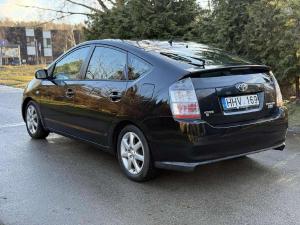 Black Toyota Prius 2005 in Vilnius, with an engine capacity of 1.50 L and mileage of 361 thousand km for 2850 €, photo 6 on AUTOMOTO.COM.LV