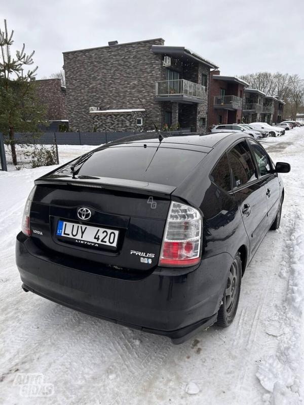 Melns Toyota Prius 2005 Kauņa, ar dzinēja tilpumu 1.50 L un nobraukumu 340 tūkst. km par 3300 €, foto 2 vietnē AUTOMOTO.COM.LV