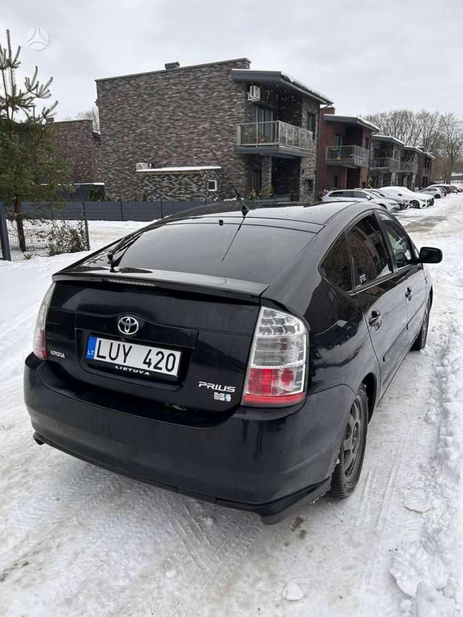 Melns Toyota Prius 2005 Kauņa, ar dzinēja tilpumu 1.50 L un nobraukumu 340 tūkst. km par 3300 €, foto 2 vietnē AUTOMOTO.COM.LV