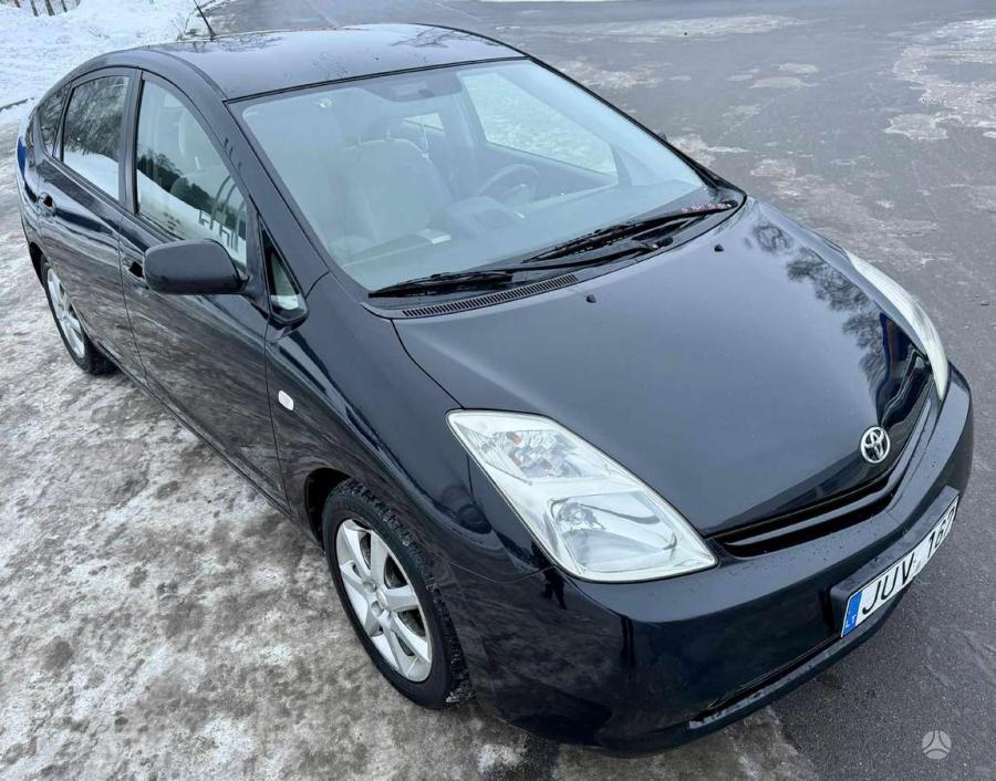 Melns Toyota Prius 2005 Viļņa, ar dzinēja tilpumu 1.50 L un nobraukumu 255 tūkst. km par 3000 €, foto 1 vietnē AUTOMOTO.COM.LV