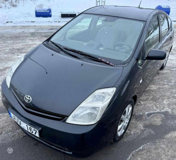 Melns Toyota Prius 2005 Viļņa, ar dzinēja tilpumu 1.50 L un nobraukumu 255 tūkst. km par 3000 €, foto 5 vietnē AUTOMOTO.COM.LV