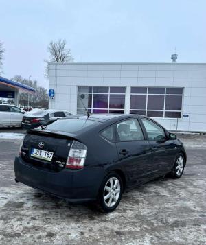 Melns Toyota Prius 2005 Viļņa, ar dzinēja tilpumu 1.50 L un nobraukumu 255 tūkst. km par 3000 €, foto 6 vietnē AUTOMOTO.COM.LV