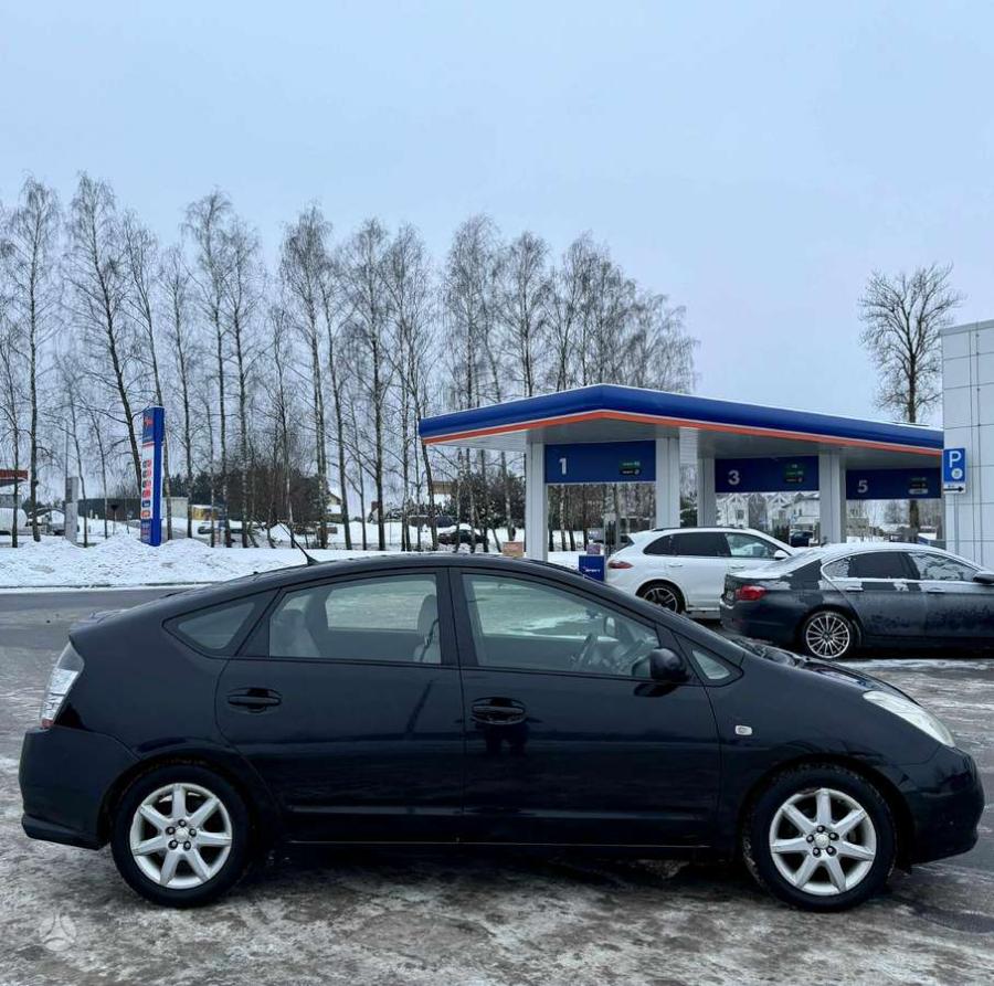 Melns Toyota Prius 2005 Viļņa, ar dzinēja tilpumu 1.50 L un nobraukumu 255 tūkst. km par 3000 €, foto 7 vietnē AUTOMOTO.COM.LV