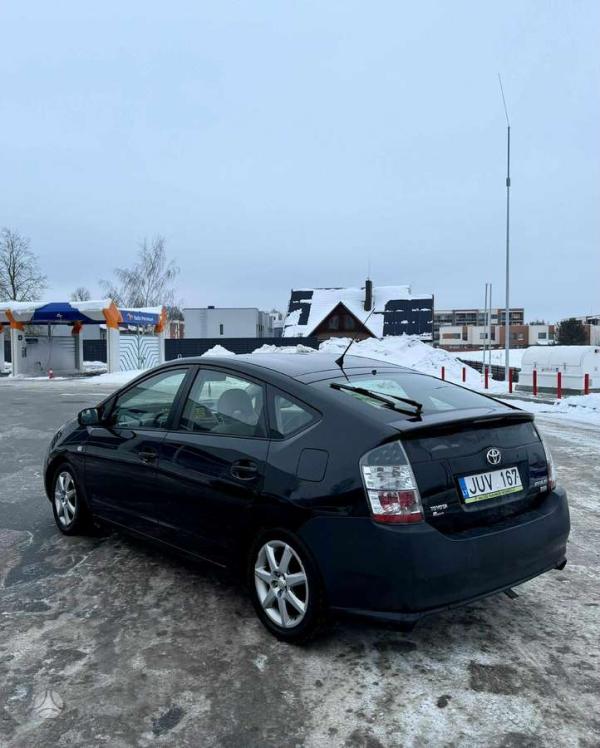 Melns Toyota Prius 2005 Viļņa, ar dzinēja tilpumu 1.50 L un nobraukumu 255 tūkst. km par 3000 €, foto 8 vietnē AUTOMOTO.COM.LV