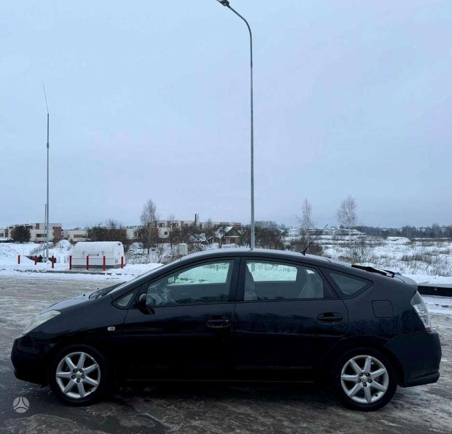 Melns Toyota Prius 2005 Viļņa, ar dzinēja tilpumu 1.50 L un nobraukumu 255 tūkst. km par 3000 €, foto 9 vietnē AUTOMOTO.COM.LV