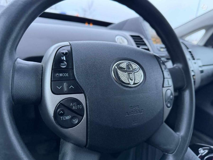 Melns Toyota Prius 2005 Viļņa, ar dzinēja tilpumu 1.50 L un nobraukumu 255 tūkst. km par 3000 €, foto 13 vietnē AUTOMOTO.COM.LV
